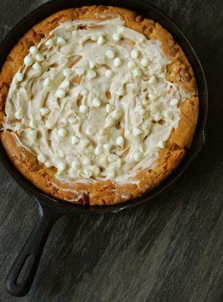 maple butter white chocolate macadamia skookie {skillet cookie} - ChinDeep